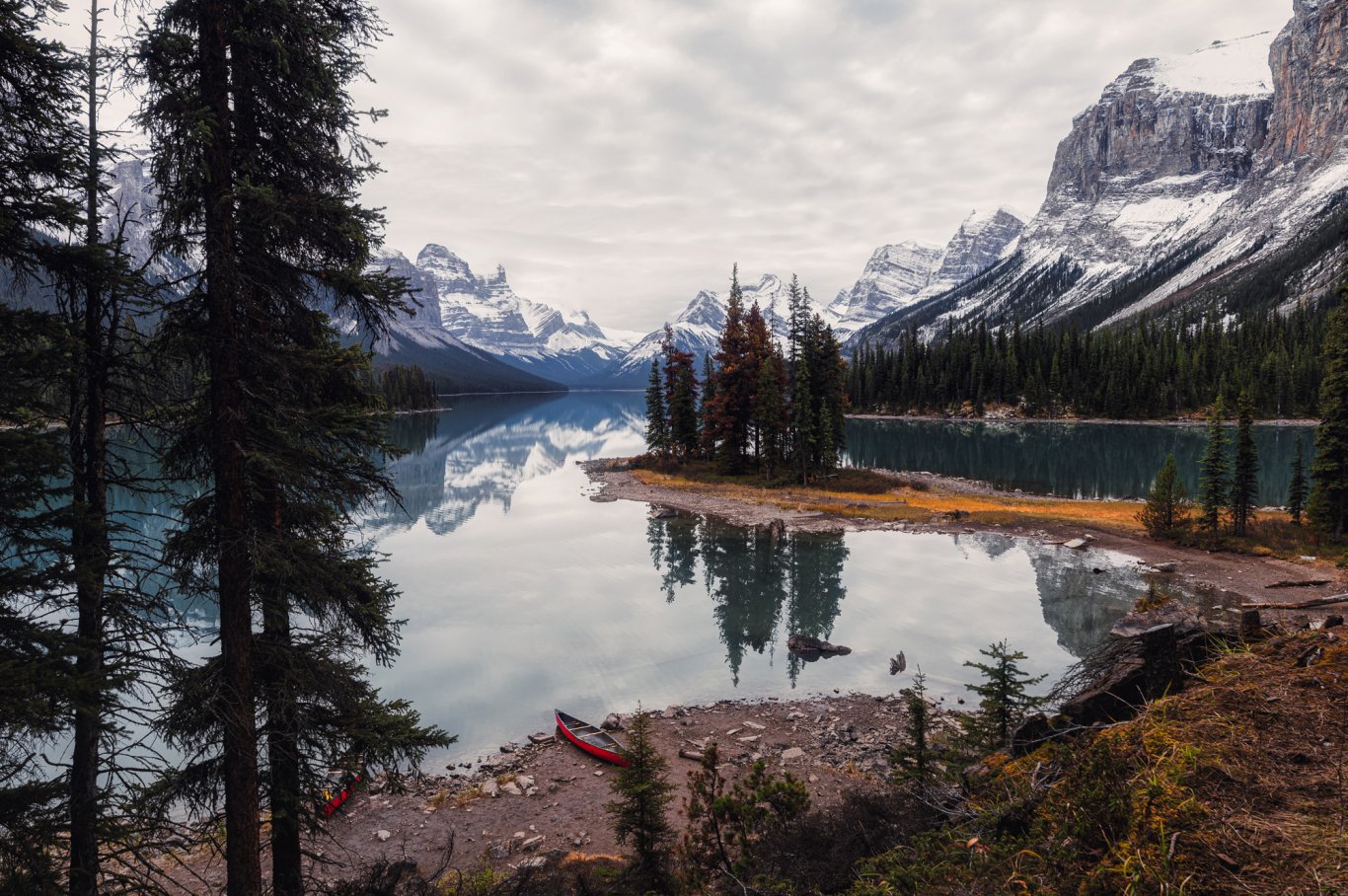 Der Maligne Lake - Malerischer See im Jasper Nationalpark